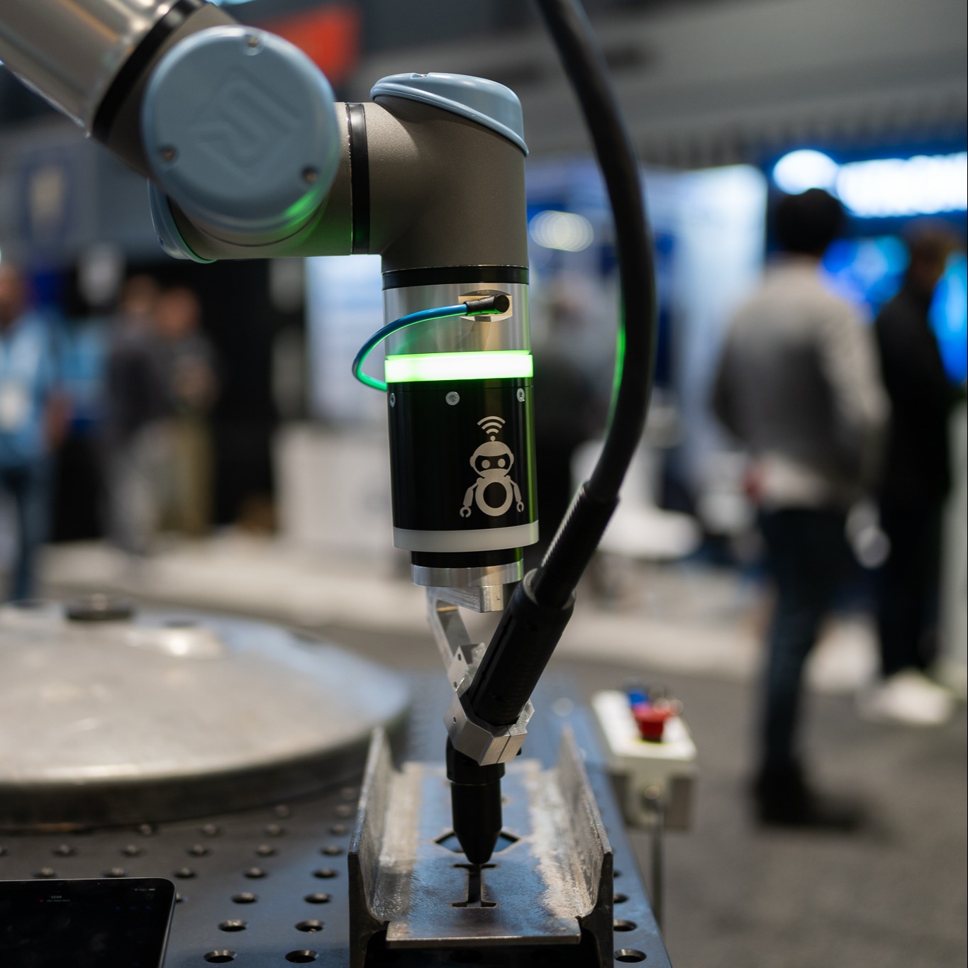 Cobot Cutter | Robotic Plasma Cutting | Easy Programming with Your Phone Cobot Cutter | Robotic Plasma Cutting | Easy Programming with Your Phone